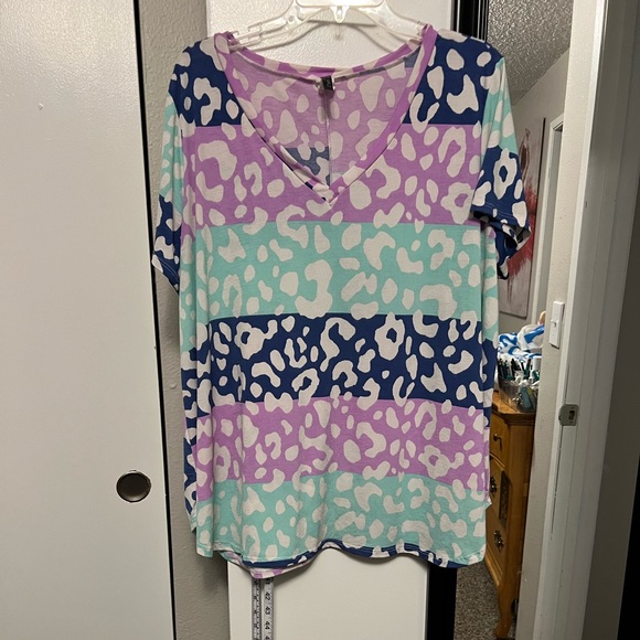 Glitzy Girlz | Tops | Glitzy Girlz Short Sleeve Lightweight Vneck Tee ...